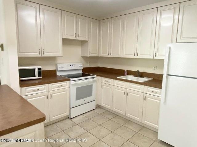 118 D Amberly Drive Unit D