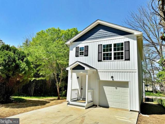 118 Davenport St, Charles Town, WV 25414