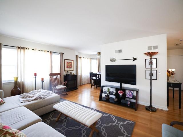 118 Diamond Bridge Ave # 1