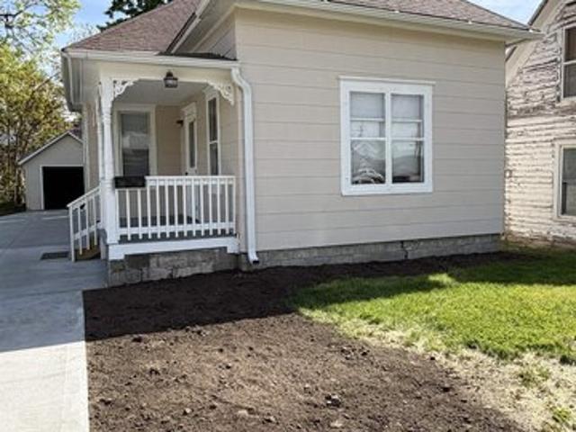 118 E 6th St, Hastings, NE 68901