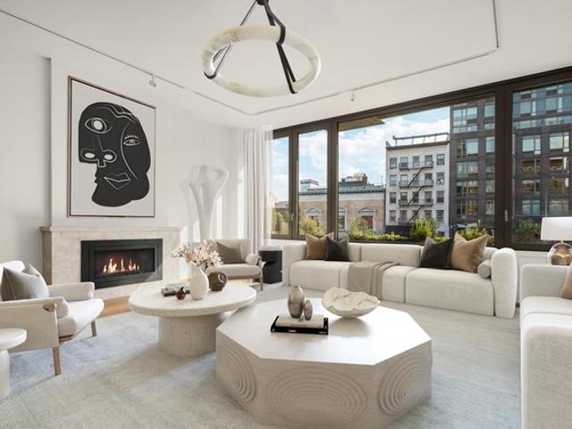 118 E 1st St Apt 2, New York, NY 10009