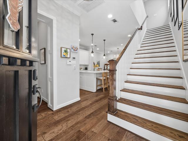 118 E 27th Street B