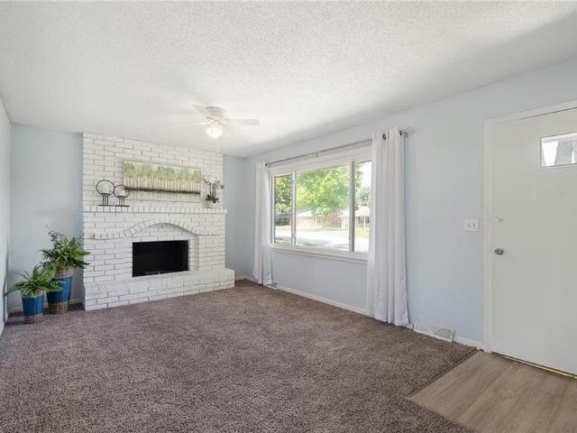 118 E Walnut Street