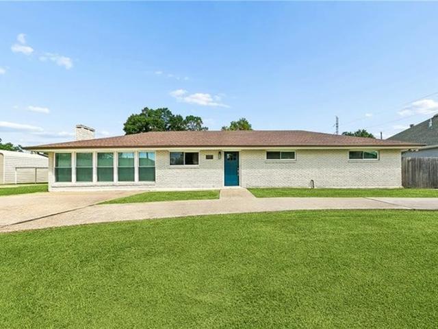 118 E X St, Belle Chasse, LA 70037