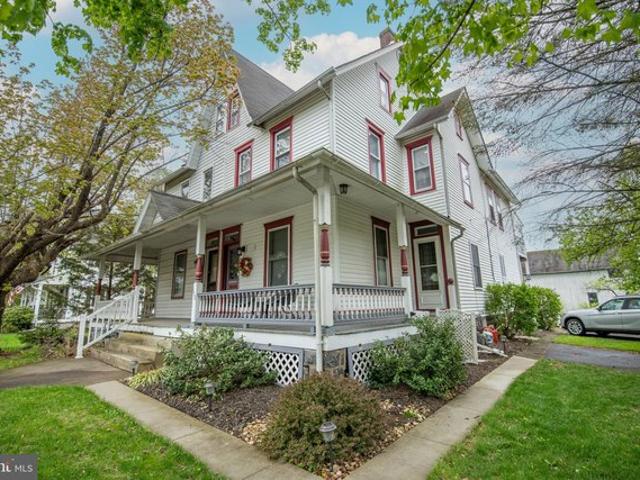 118 E Broad St, Trumbauersville, PA 18970