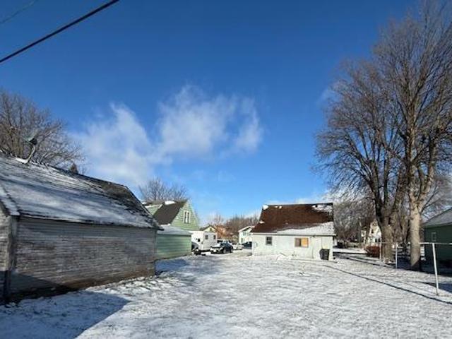 118 E Broadway St, Redwood Falls, MN 56283 | MLS #6822 | Compass