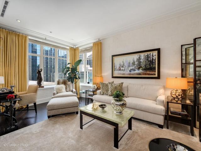 118 E ERIE Street # 16B