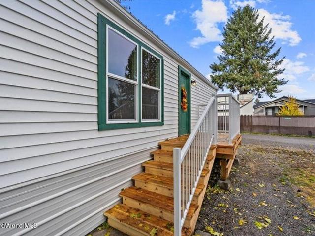 118 E Midtown Ln, Hayden, ID 83835