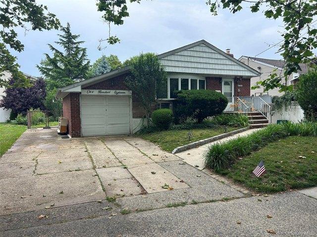 118 Franklin Ave, Malverne, NY 11565