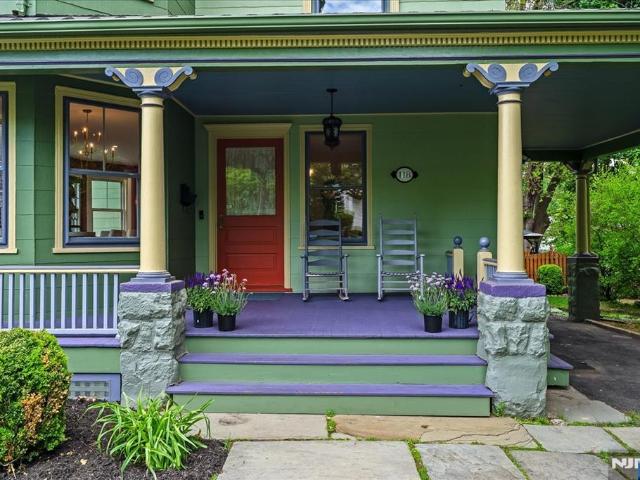 118 Fullerton Avenue