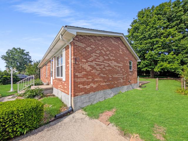 118 Kingsway Drive