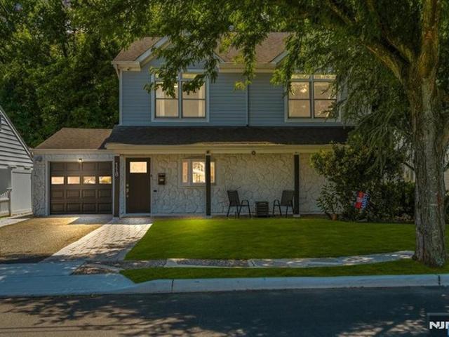 118 Howard Ave, Rochelle Park, NJ 07662