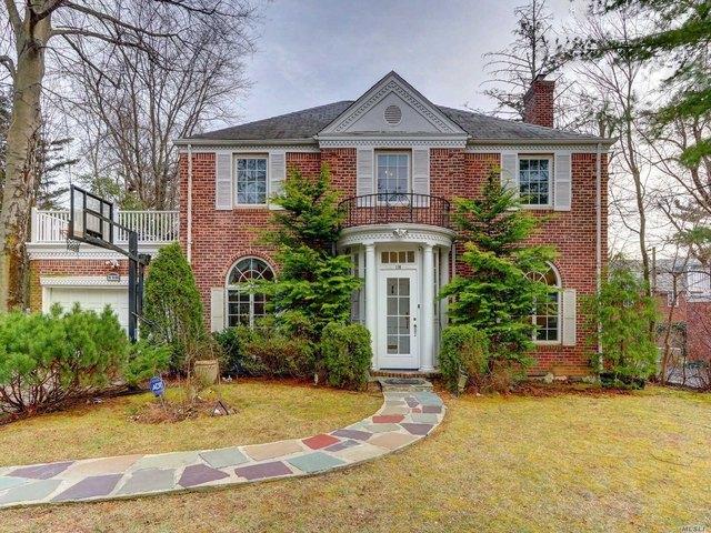 118 Old Mill Rd, Great Neck, NY 11023
