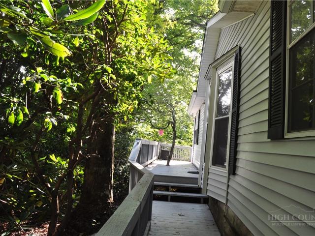 118 Laurelwood Court