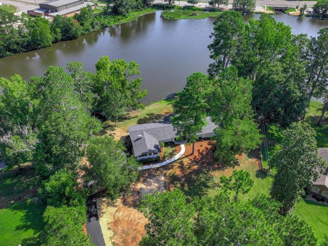 118 Lake Bluff Drive