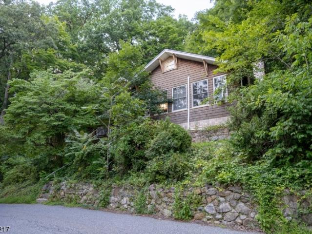 118 Lakeside Dr