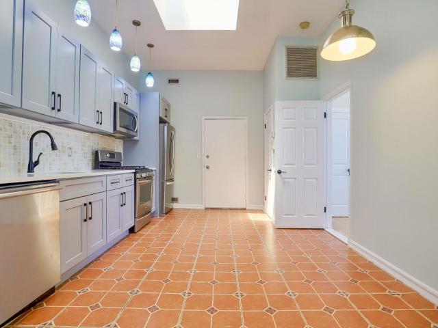 118 Leonard St Unit# 4, Jc, Heights, US, NJ