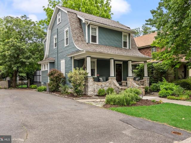 118 Leslie Avenue