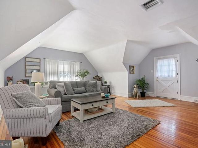118 Montrose Ave Apt C, Bryn Mawr, PA 19010