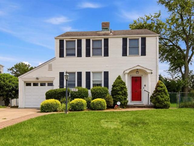 118 Magnolia St, Westbury, NY 11590