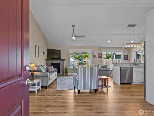 118 Mark Court SE