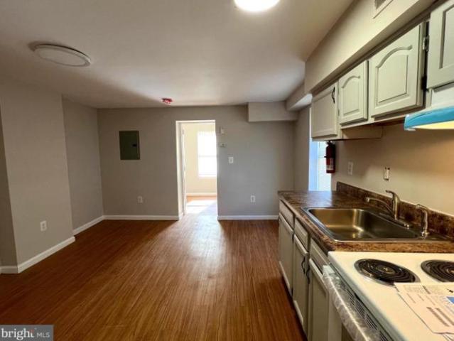 118 N 3rd St, Camden, NJ 08102