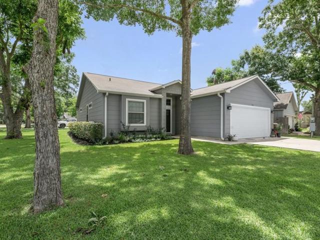 118 N Urbanec St, East Bernard, TX 77435