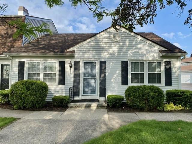 118 New Wickham Dr, Penfield, NY 14526