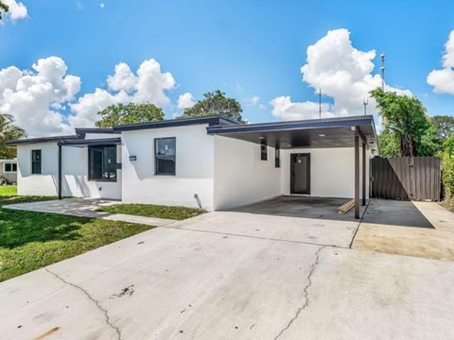 118 Newton Rd, West Park, FL 33023