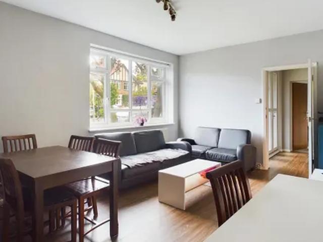 118 Nightingale Lane, London, SW12 8NN, United Kingdom | 3 bed apartment for rent #167870125 | Rentberry