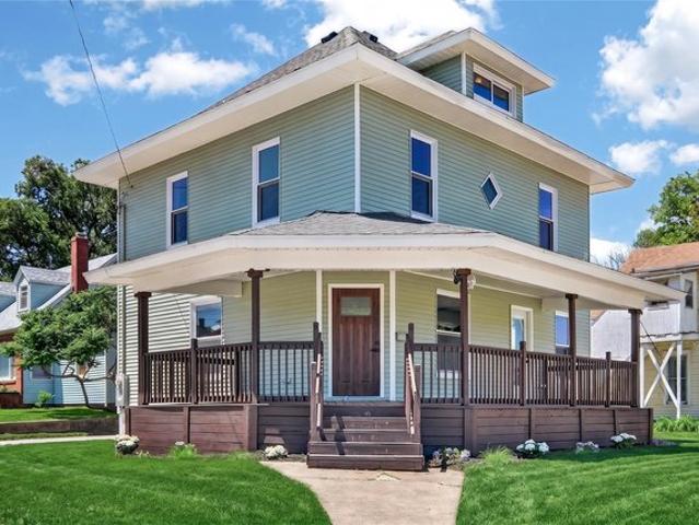 118 S 3rd Ave E, Newton, IA 50208