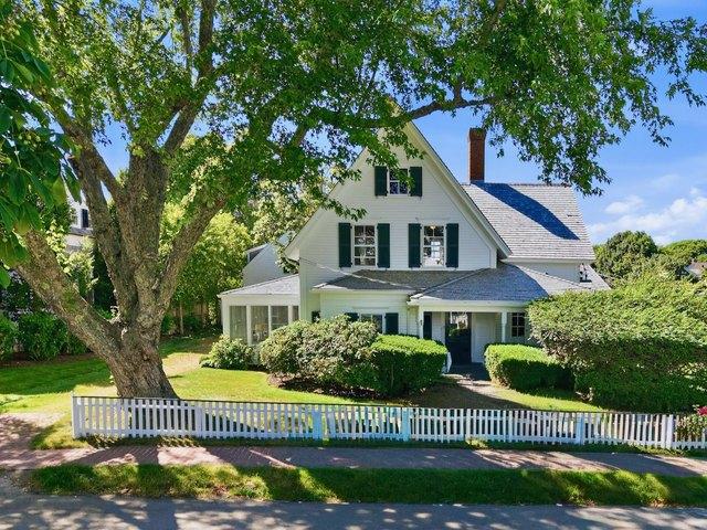 118 S Water St, Edgartown, MA 02539
