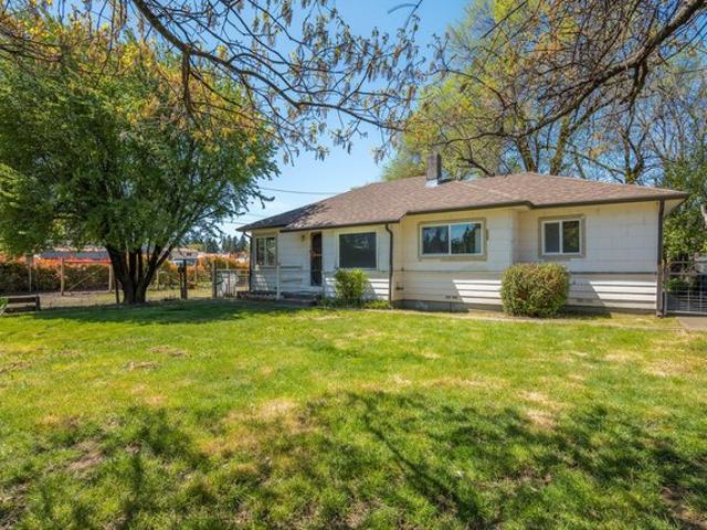 118 S Caves Ave, Cave Junction, OR 97523
