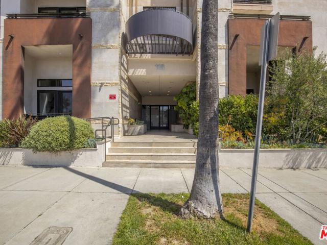 118 S Kenwood Street 102