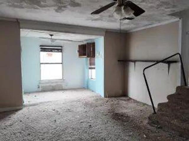 118 S M Avenue