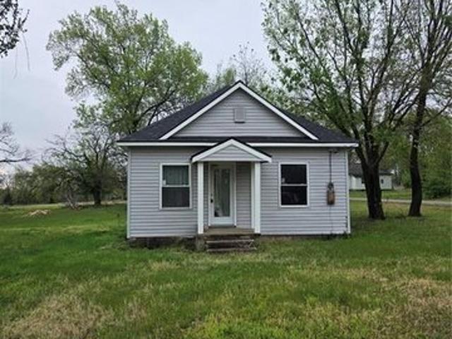 118 S Oak St, Mulberry, KS 66756