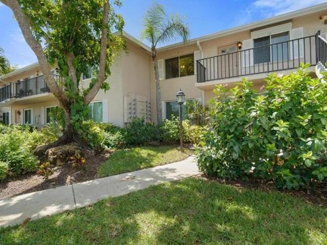 118 Palm Dr #10, Naples, FL 34112
