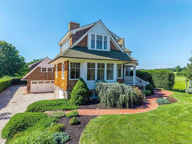 118 Peconic Bay Blvd, Aquebogue, NY 11901