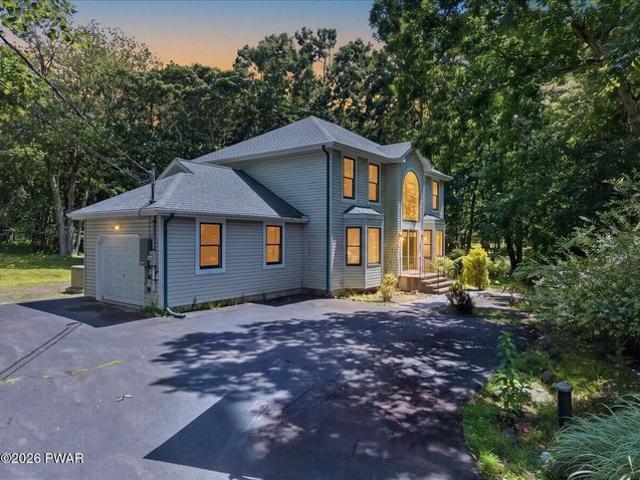 118 Robin Ln, Dingmans Ferry, PA 18328