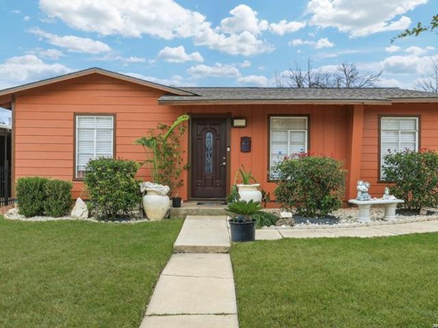 118 Redrock Dr, San Antonio, TX 78213