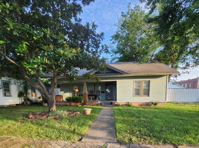 118 W 4th St, Stroud, OK 74079