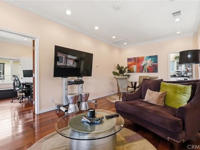 118 W 84th Place