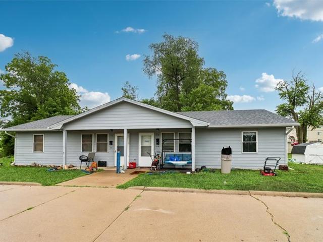 118 W 11th St N, Newton, IA 50208