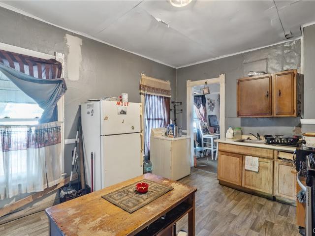 118 W Bissell Street