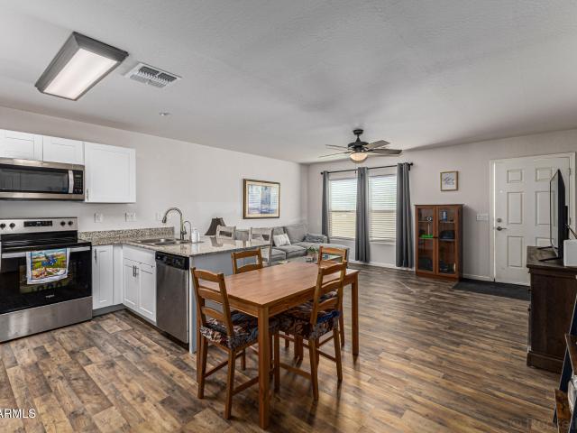 118 W DEWEY Avenue