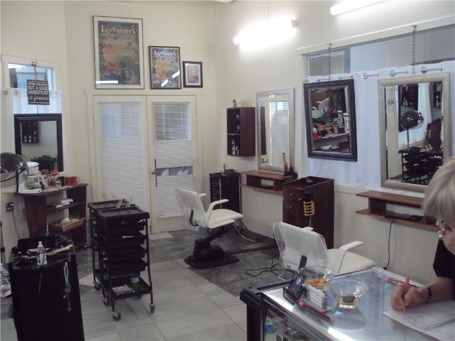 118 W Main St