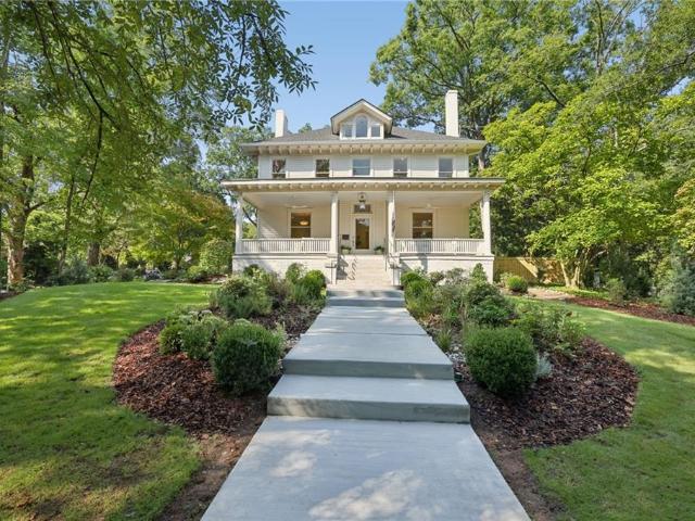 118 Waverly Way NE
