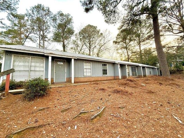 118 Weeks Dr, Enterprise, AL 36330