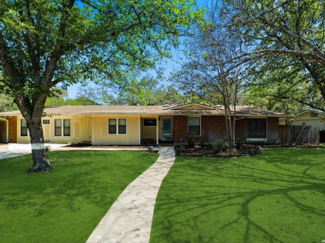 118 William Classen Dr, Hollywood Park, TX 78232 | Compass