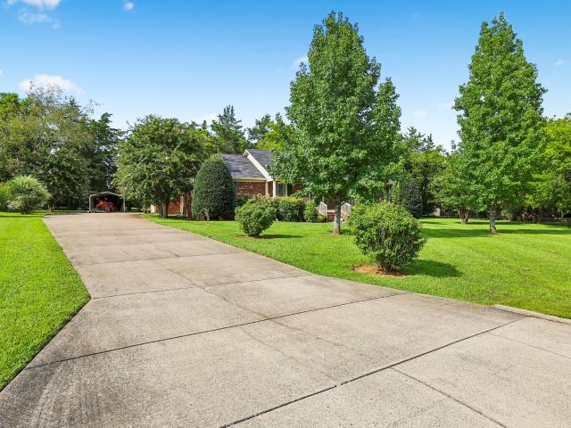 118 Tenby Dr